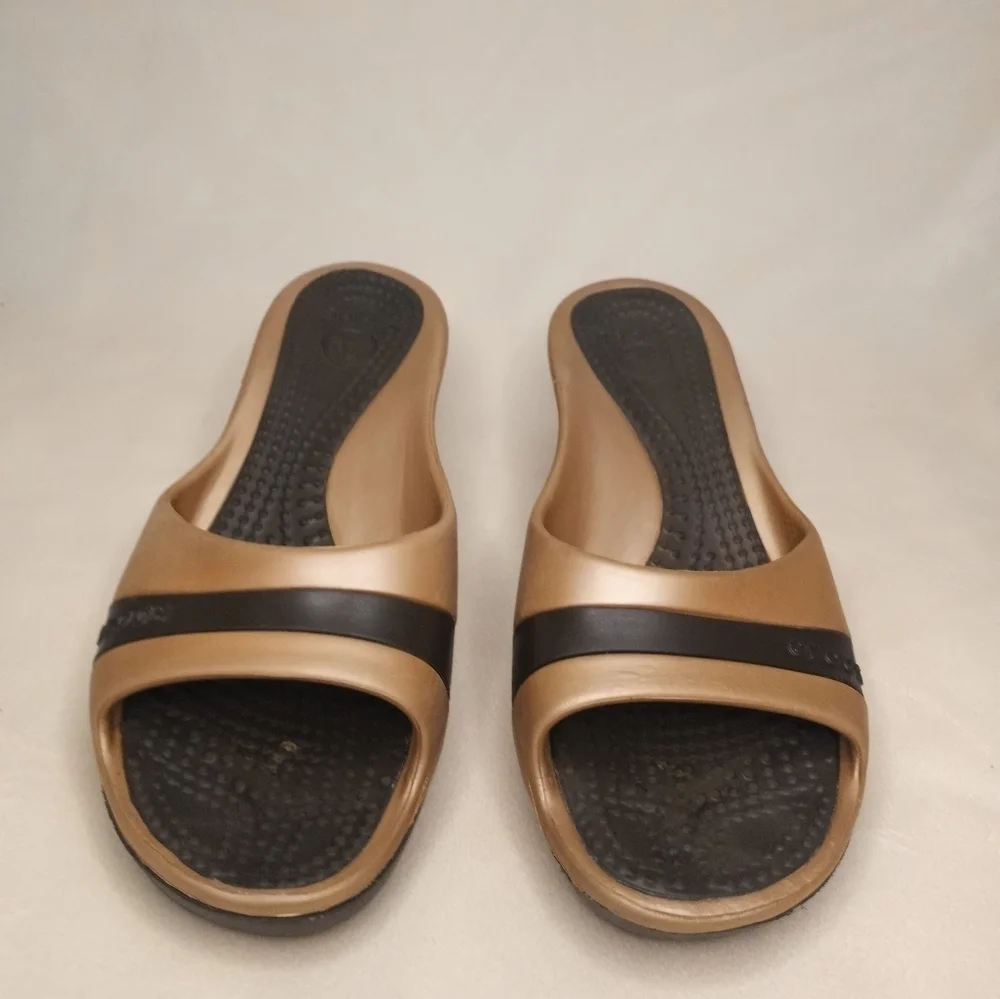 CROCS | Shoes | Crocs Sassari Chocolate And Gold Comfy Classic Two Tone ...